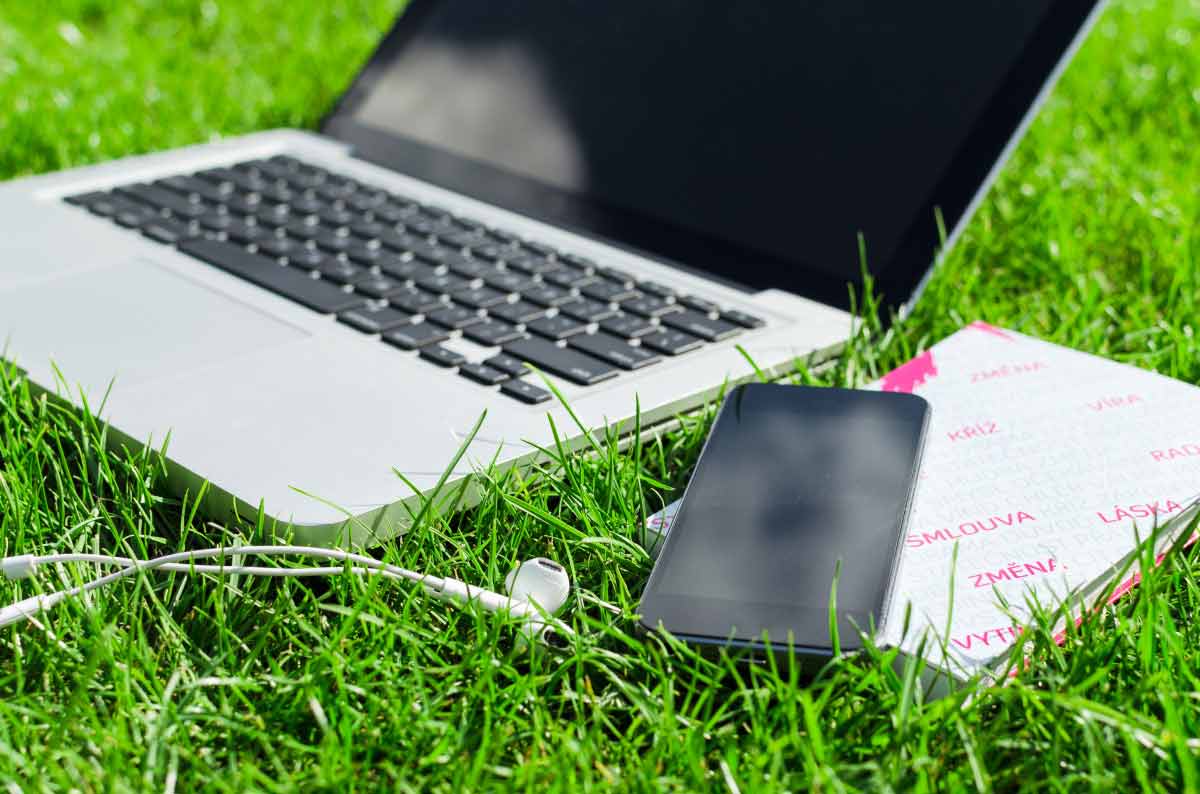 20 Tips to Deal With Unacceptable Behavior at Work - CareerCliff